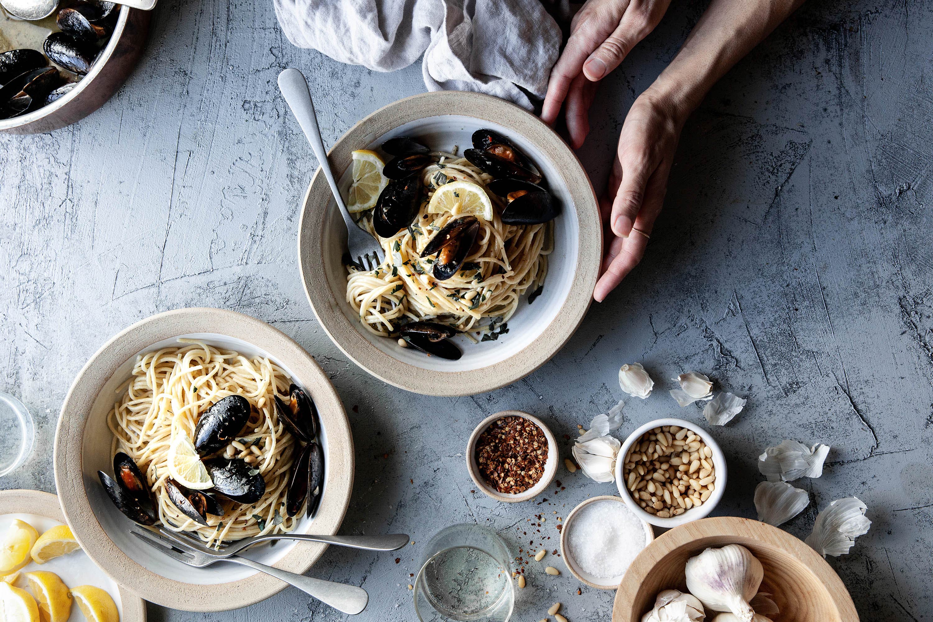 how to cook mussels with noodles